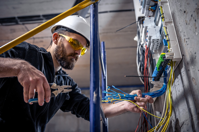 Why You Should Choose a Master Electrician for Commercial Electrical ...